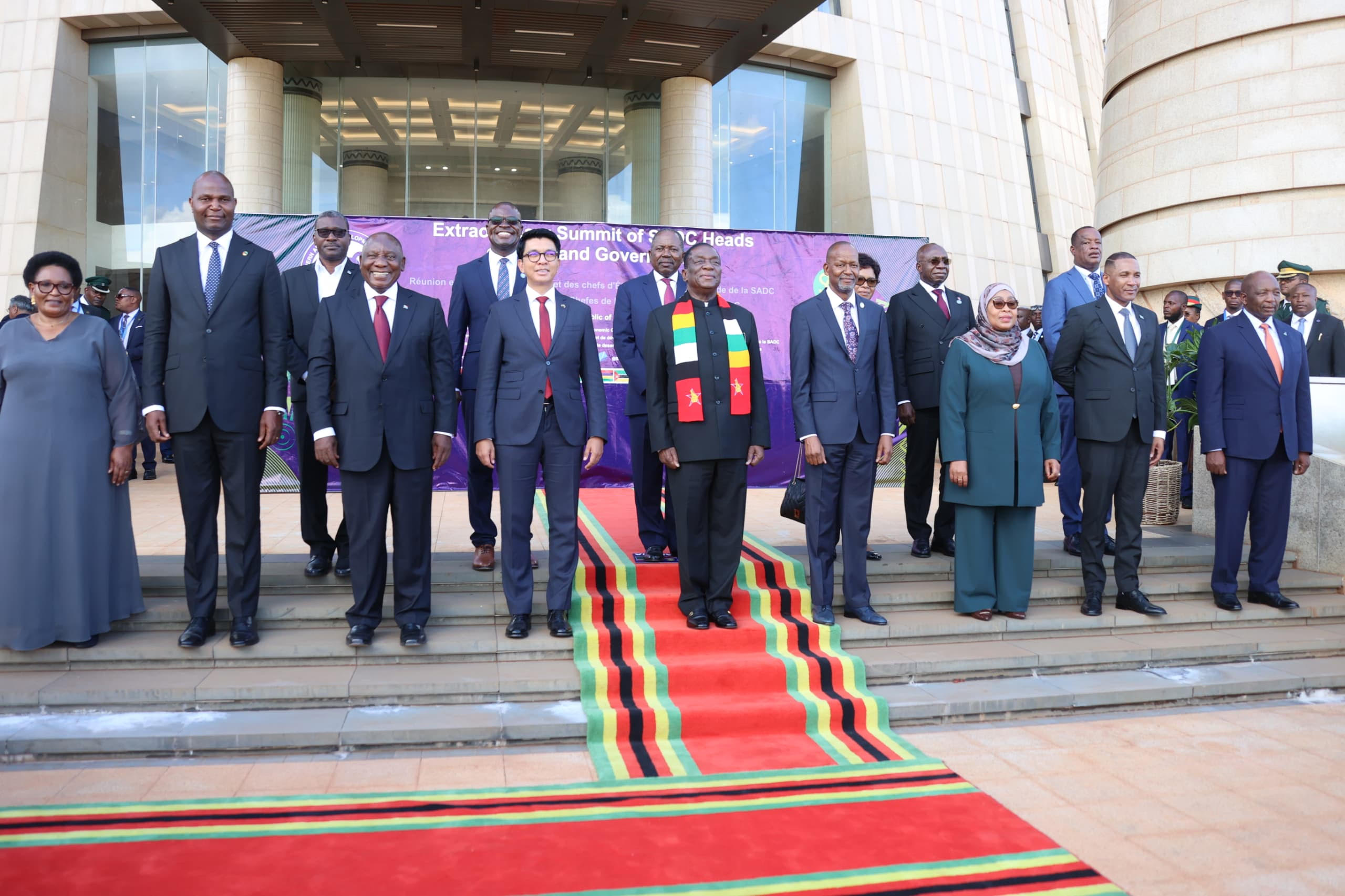 COMMUNIQUÉ OF THE EXTRAORDINARY SUMMIT OF THE HEADS OF STATE AND GOVERNMENT OF THE SOUTHERN ...